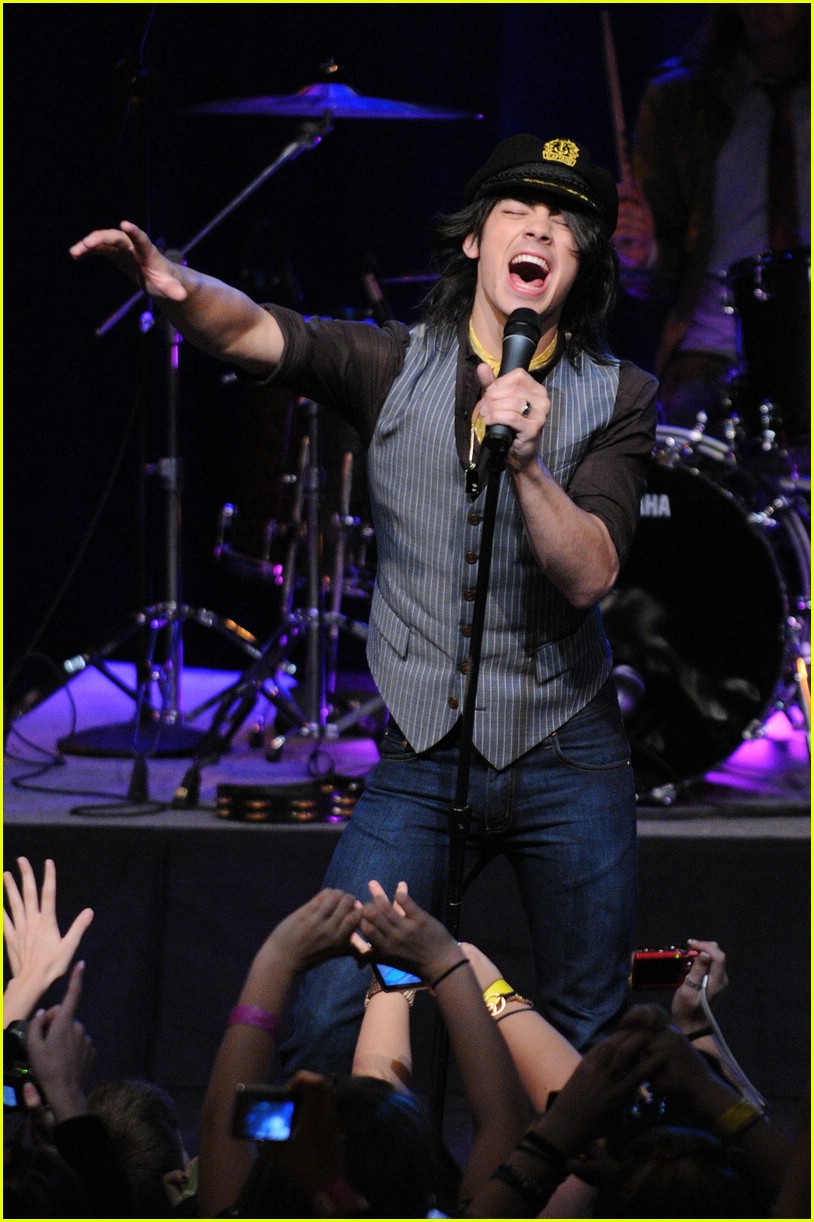 The Jonas Brothers are Hard Rockers: Photo 1011871 | Photos | Just ...