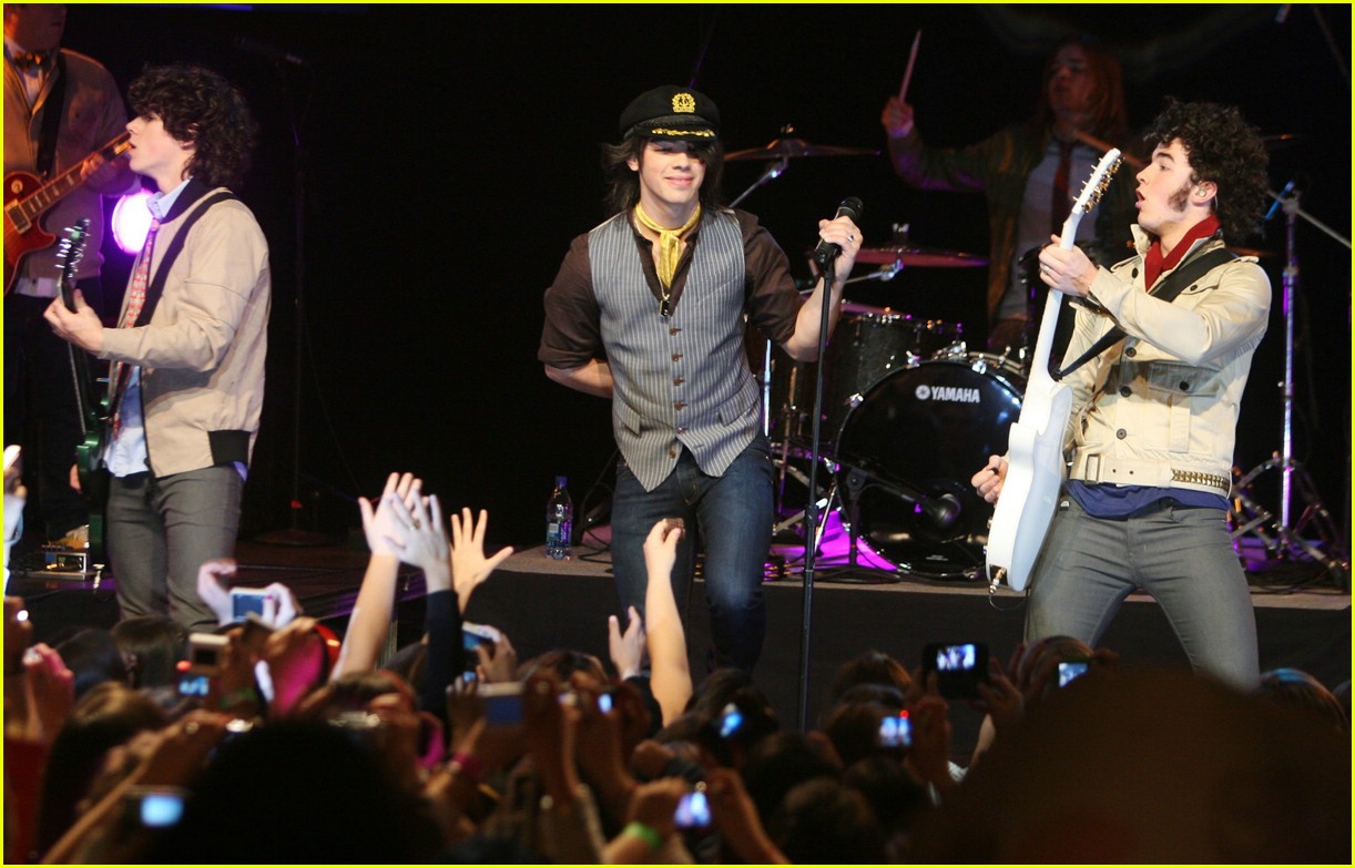 The Jonas Brothers are Hard Rockers: Photo 1012181 | Photos | Just ...