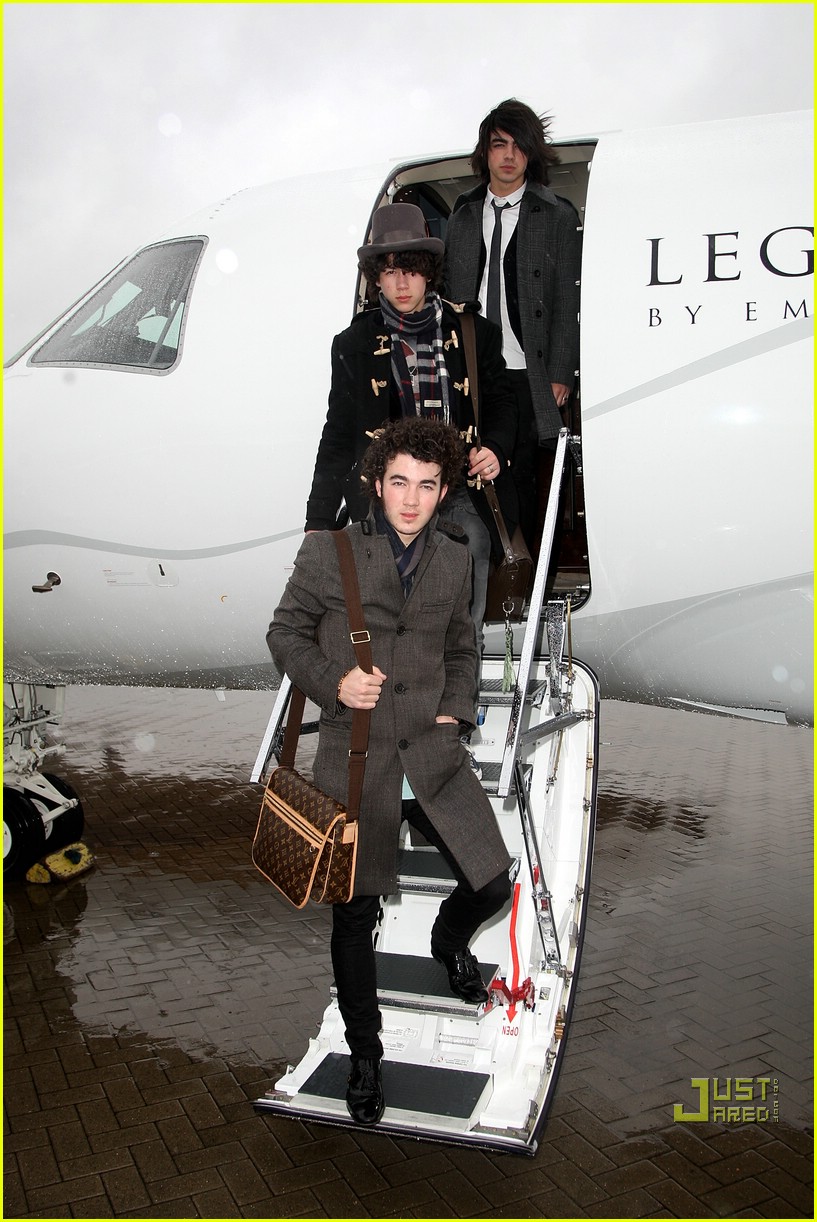 The Jonas Brothers: A Private Jet Preview: Photo 982991 | Photos | Just ...