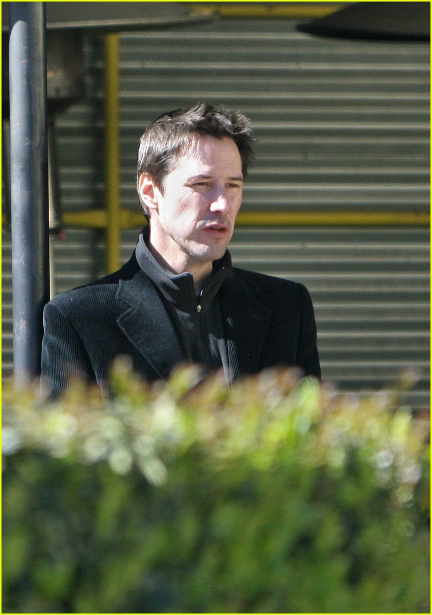Keanu Reeves Has Raccoon Eyes Photo 1002191 Photos Just Jared