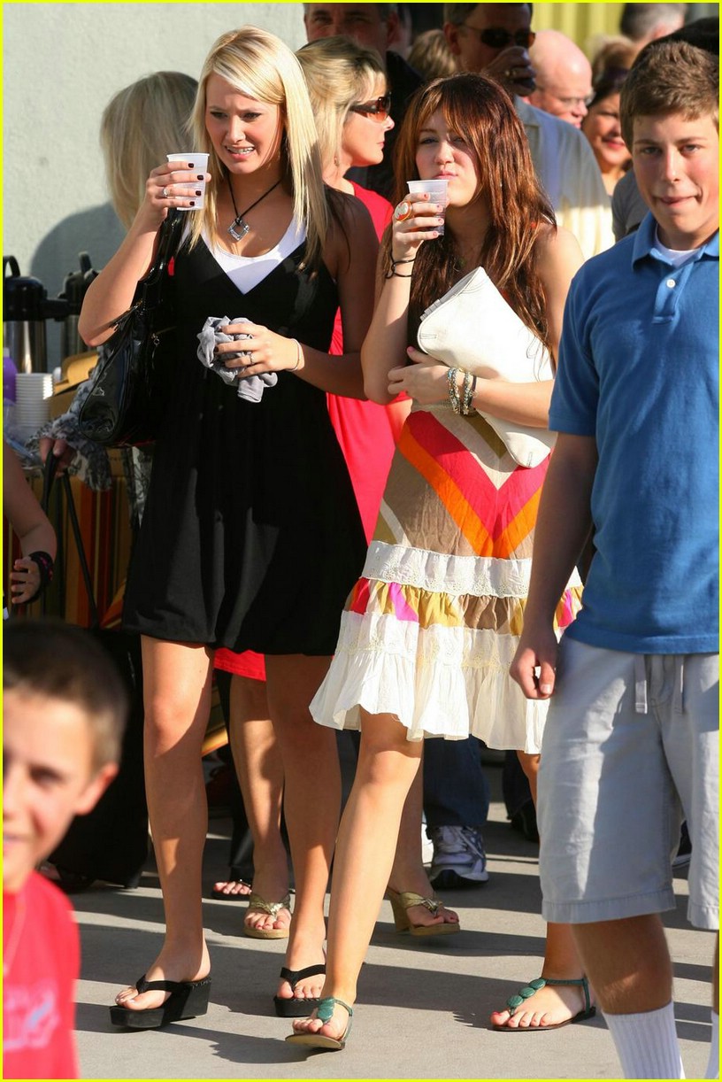 Photo: miley cyrus easter 05 | Photo 1016191 | Just Jared
