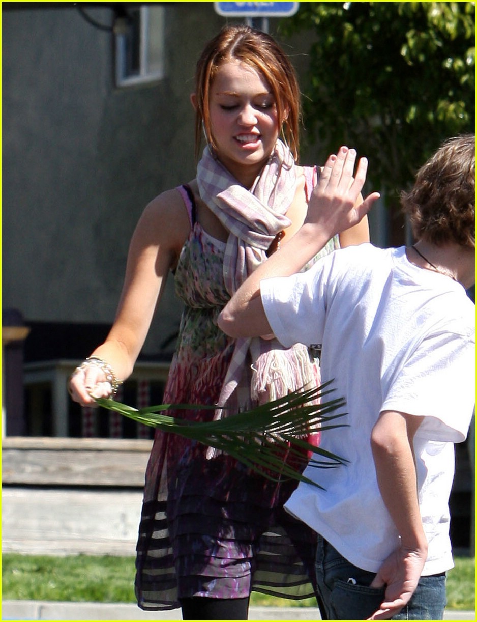 Photo: miley cyrus palm sunday 03 | Photo 1000361 | Just Jared ...