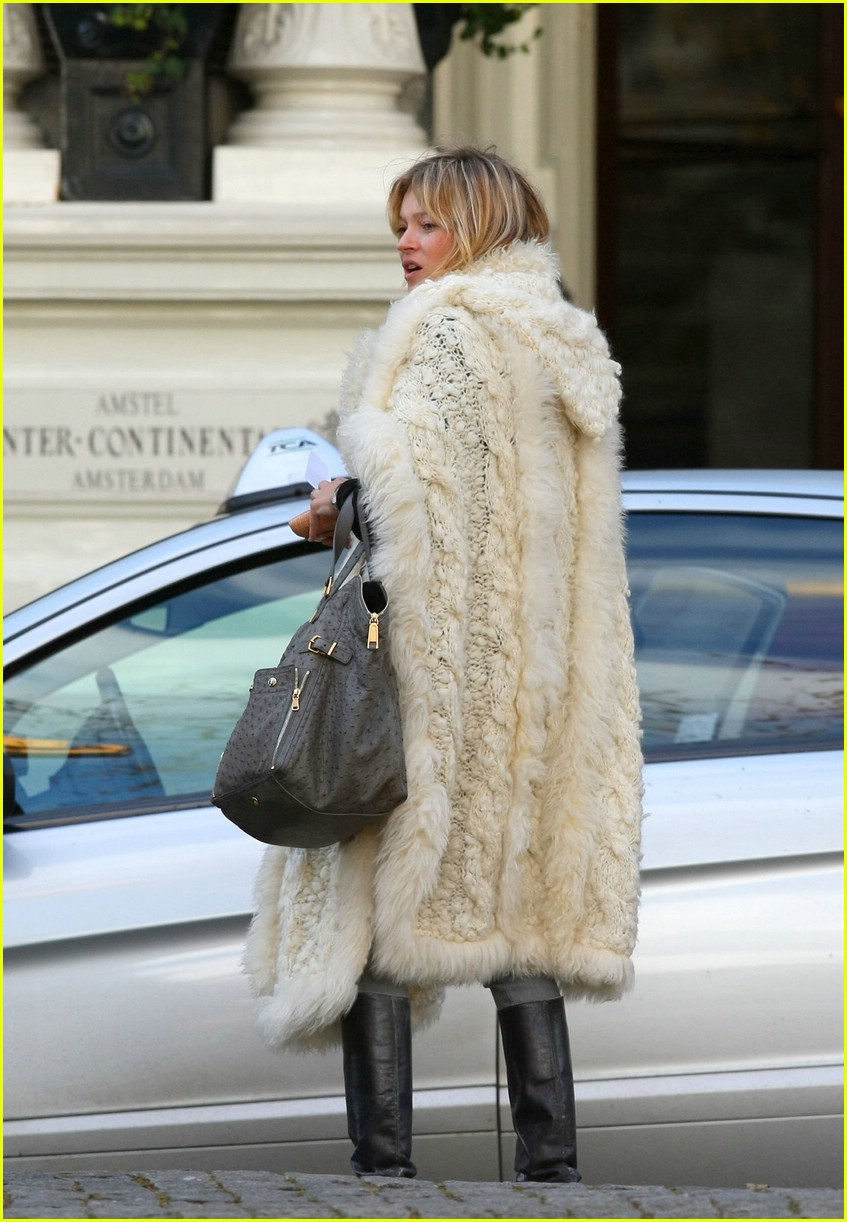 Kate Moss: Thank You for Smoking: Photo 1017471 | Photos | Just Jared ...