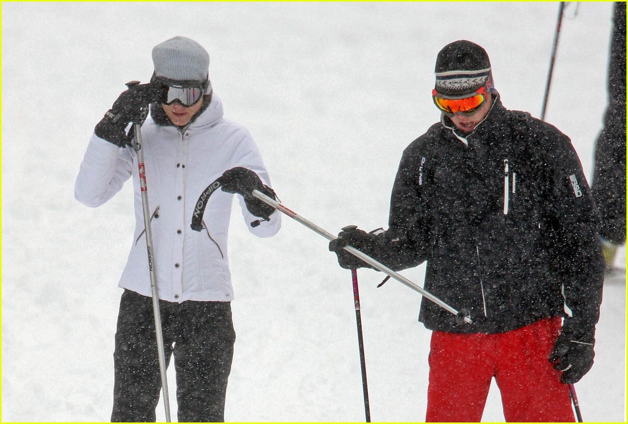 Prince William & Kate Middleton Hit the Ski Slopes: Photo 1001171 ...