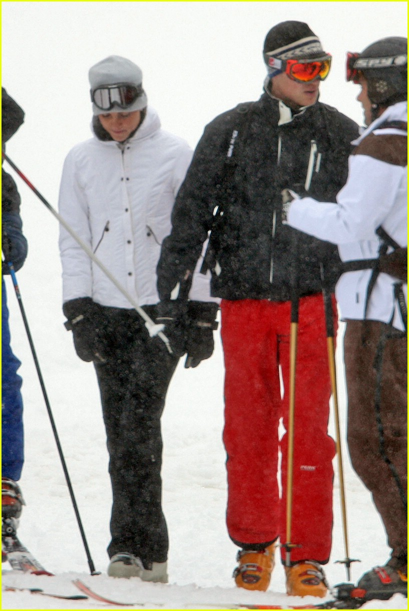 Prince William & Kate Middleton Hit the Ski Slopes: Photo 1001261 ...