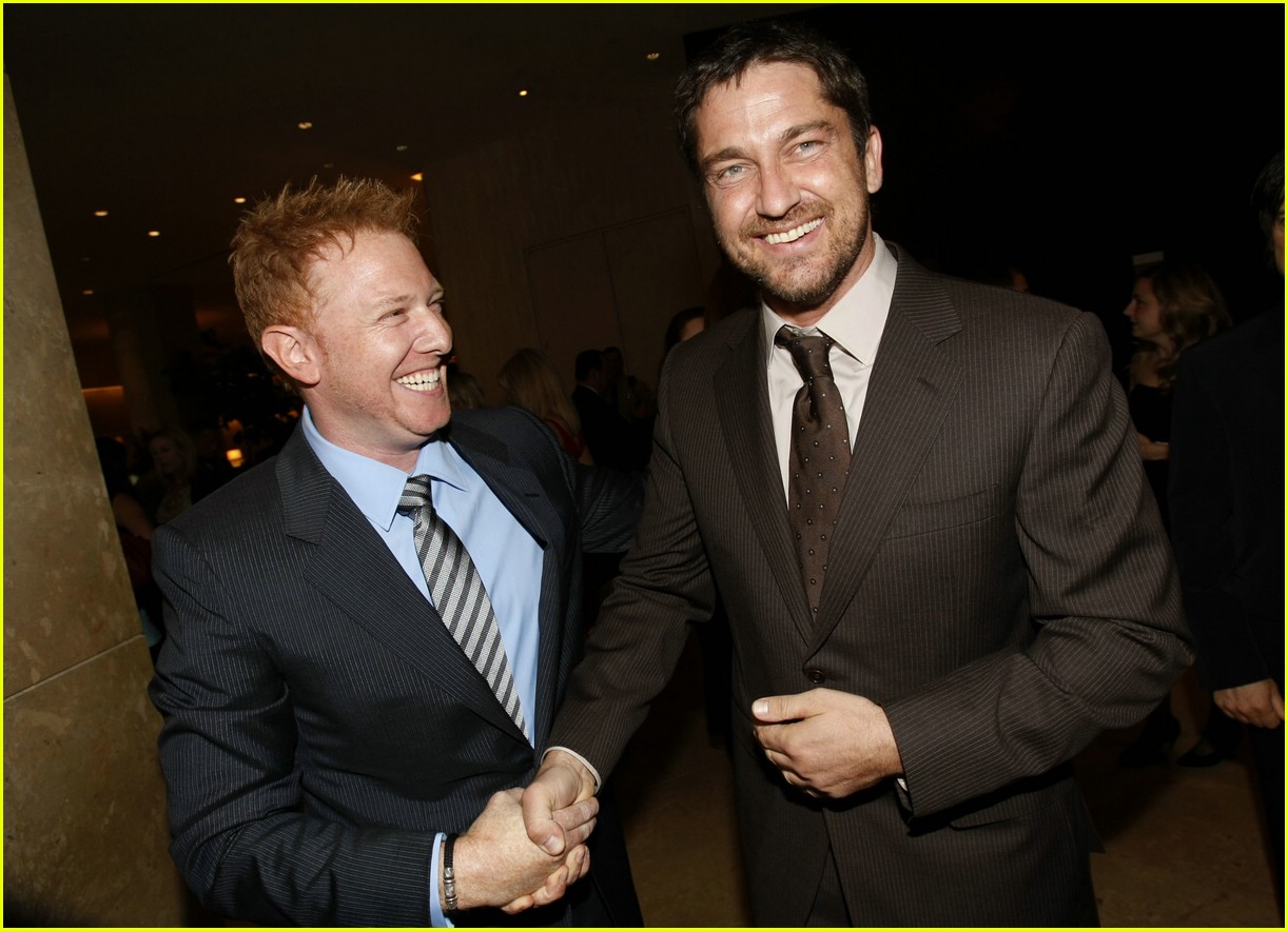 Gerard Butler Salutes the Youth: Photo 1088581 | Photos | Just Jared ...