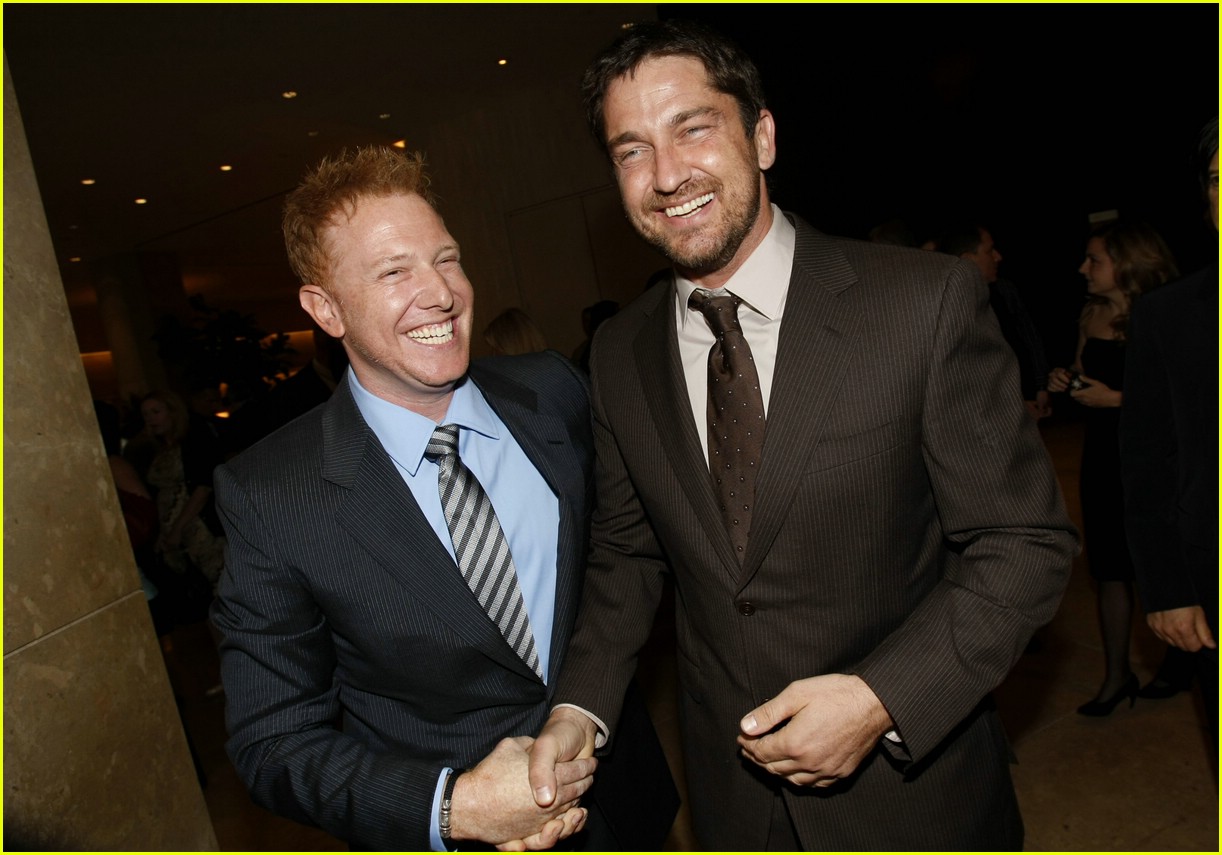 Gerard Butler Salutes the Youth: Photo 1088621 | Photos | Just Jared ...