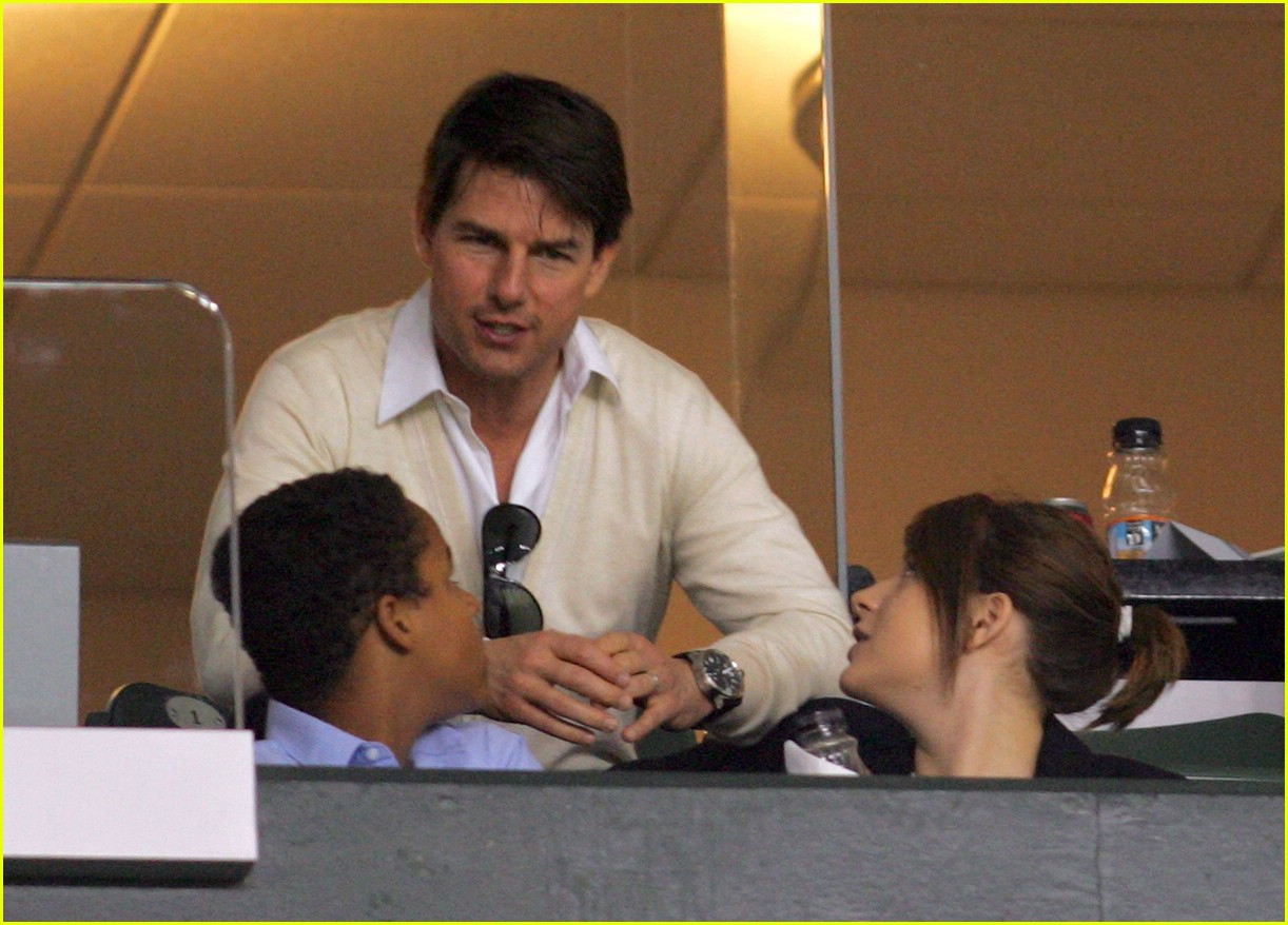 Tom Cruise Takes the Kids to Cheer on Becks: Photo 1095121 | Pictures ...