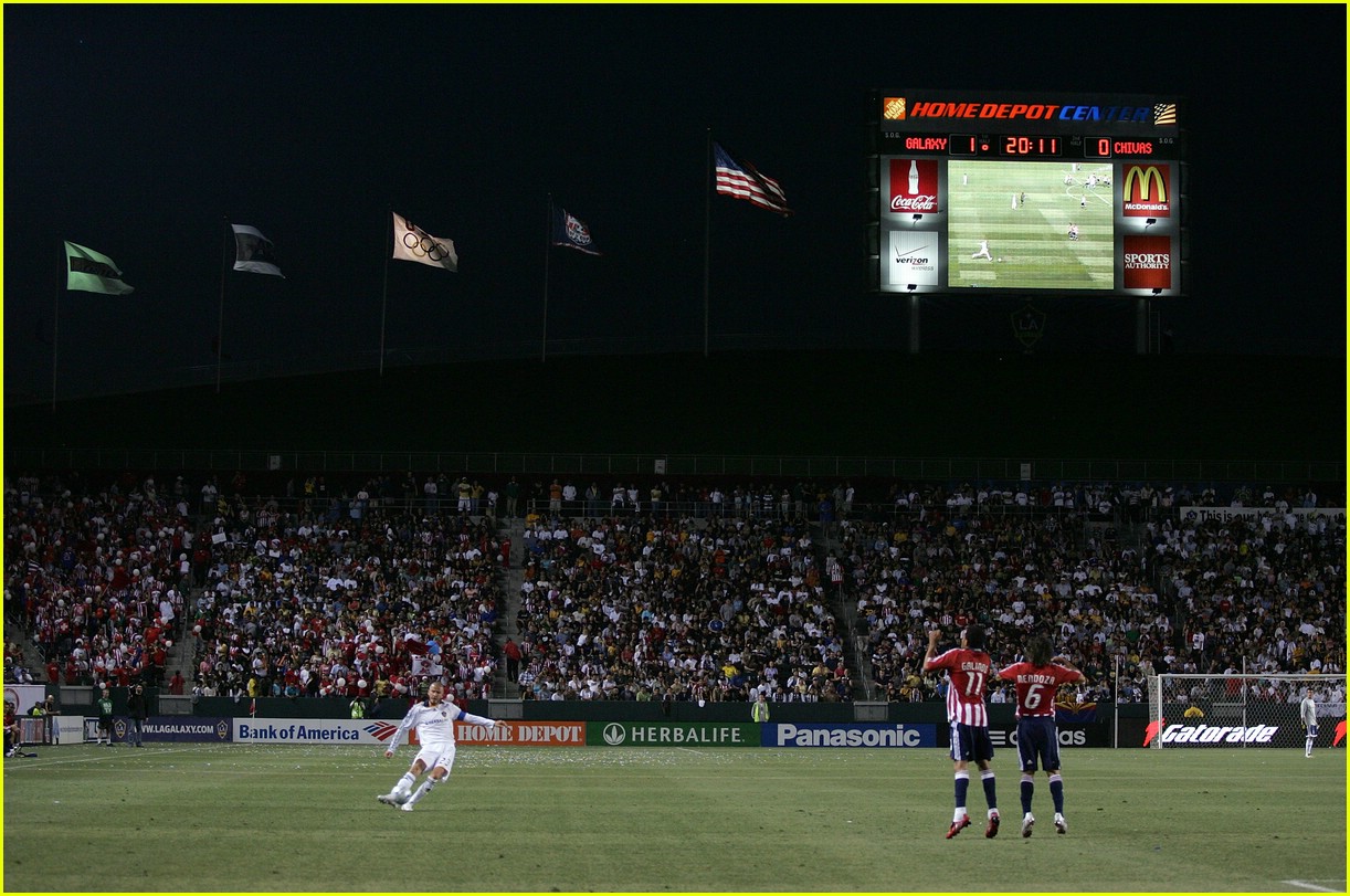 Tom Cruise Takes the Kids to Cheer on Becks: Photo 1095191 | Photos ...