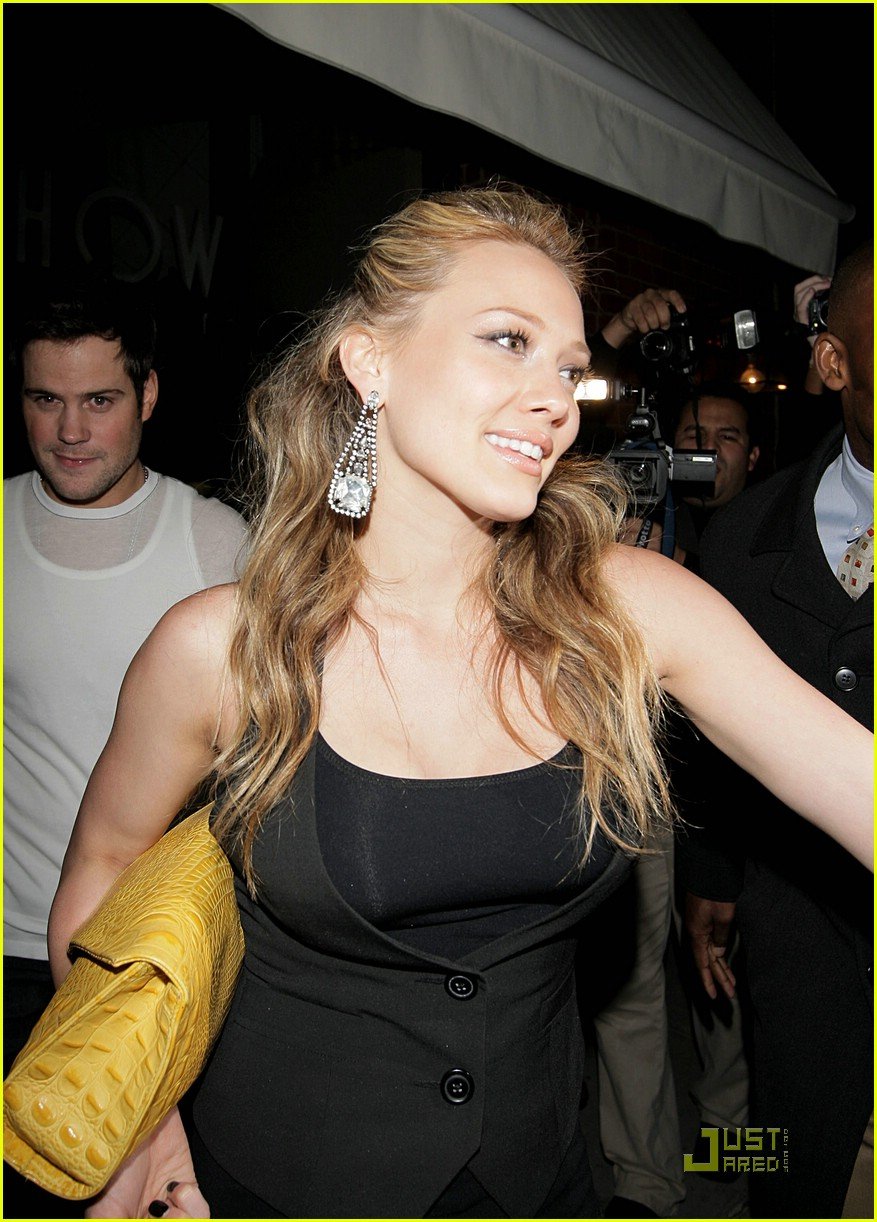 Hilary Duff Chows Down: Photo 1162271 | Photos | Just Jared: Celebrity ...