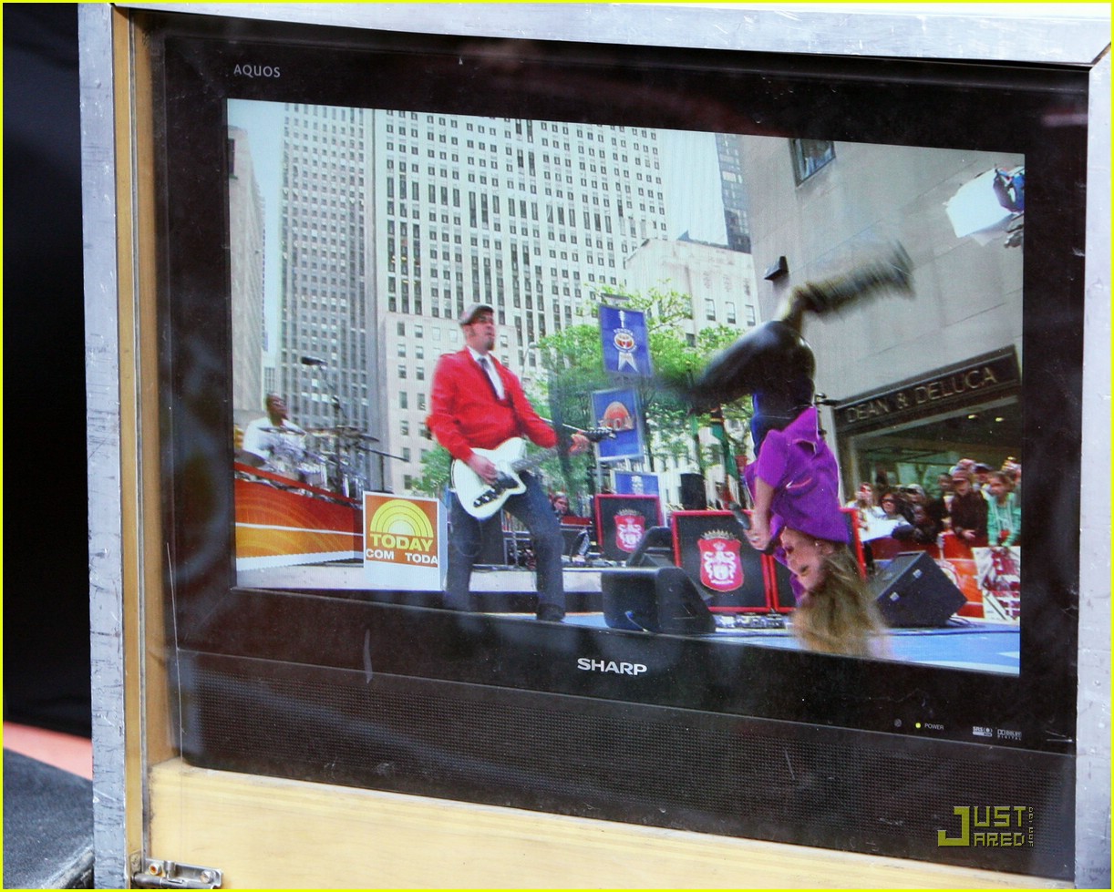 Fergie is a Flipping Freak: Photo 1141721 | Photos | Just Jared ...