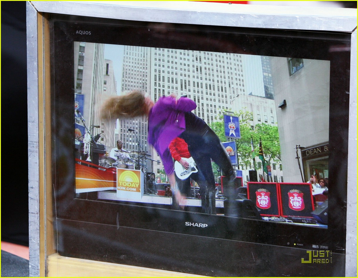 Fergie is a Flipping Freak: Photo 1141731 | Pictures | Just Jared