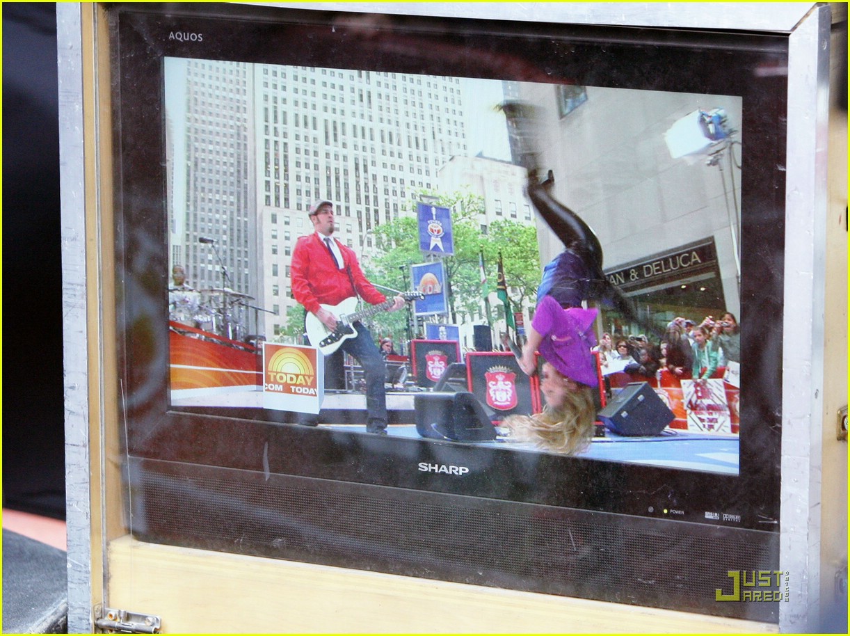 Fergie is a Flipping Freak: Photo 1141741 | Photos | Just Jared ...