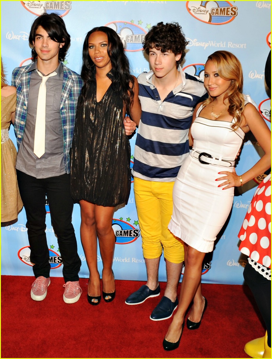 Jonas Brothers Do DC Games 2008: Photo 1109571 | Photos | Just Jared ...