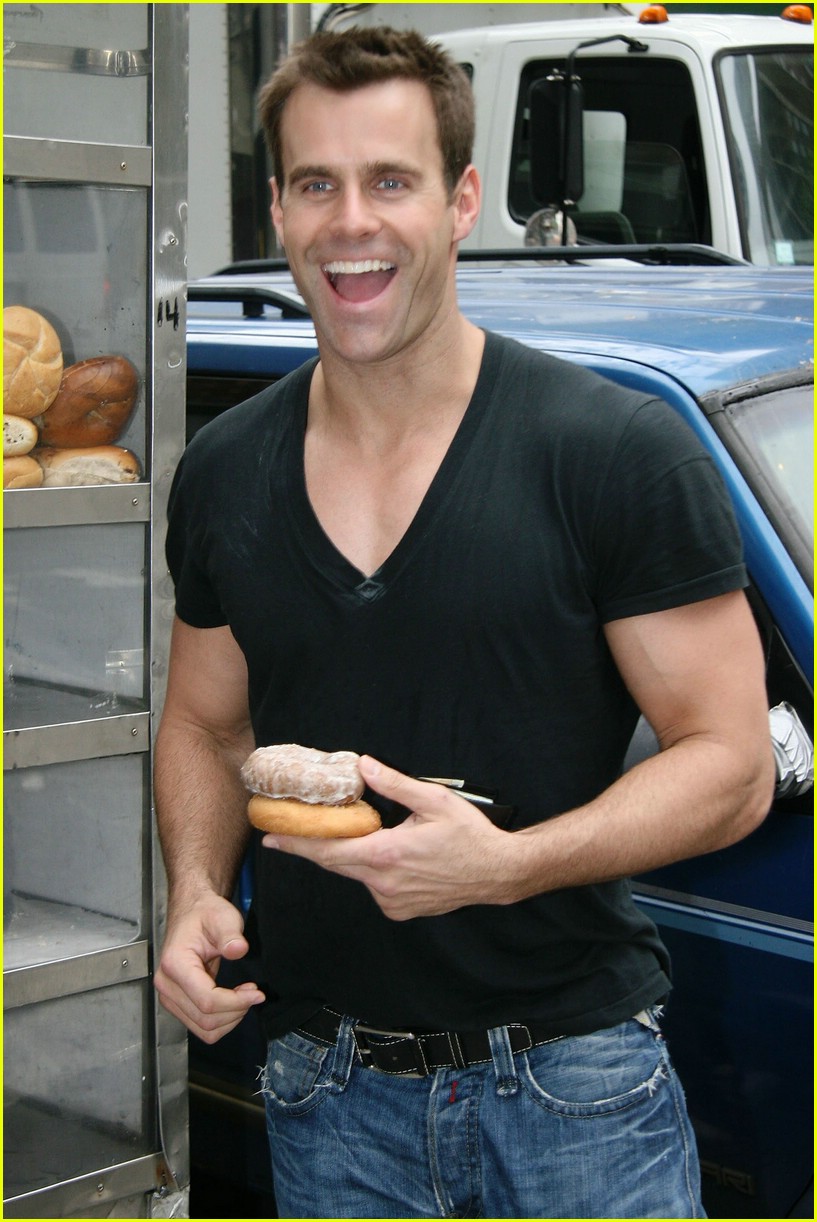 Cameron Mathison: Free Donuts!!!: Photo 1109241 | Pictures | Just Jared