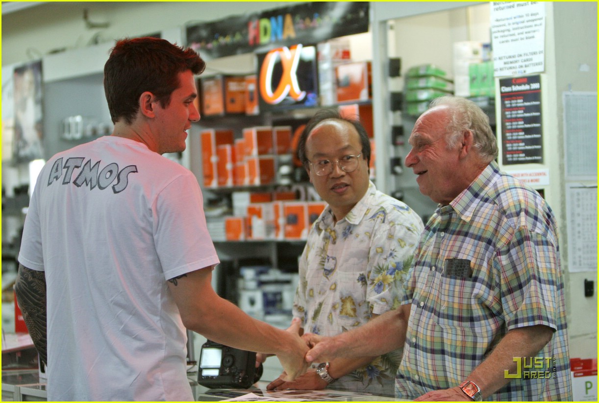 John Mayer is a Mickey Mouse Man: Photo 1143171 | Photos | Just Jared ...