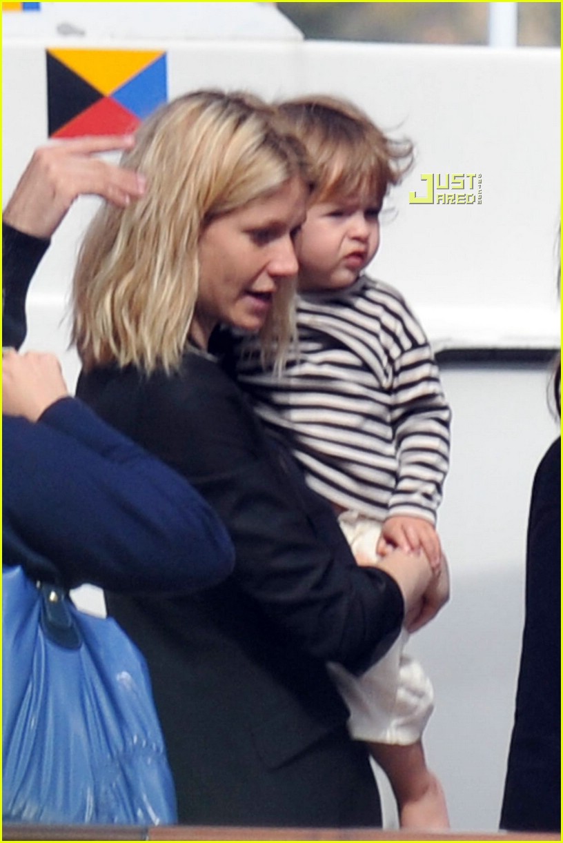 Moses Martin: Baby on Boat!: Photo 1123691 | Apple Martin, Celebrity ...