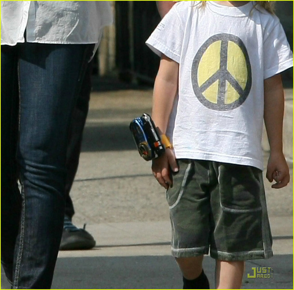 Ryder Robinson: Peace Out!: Photo 1161461 | Pictures | Just Jared