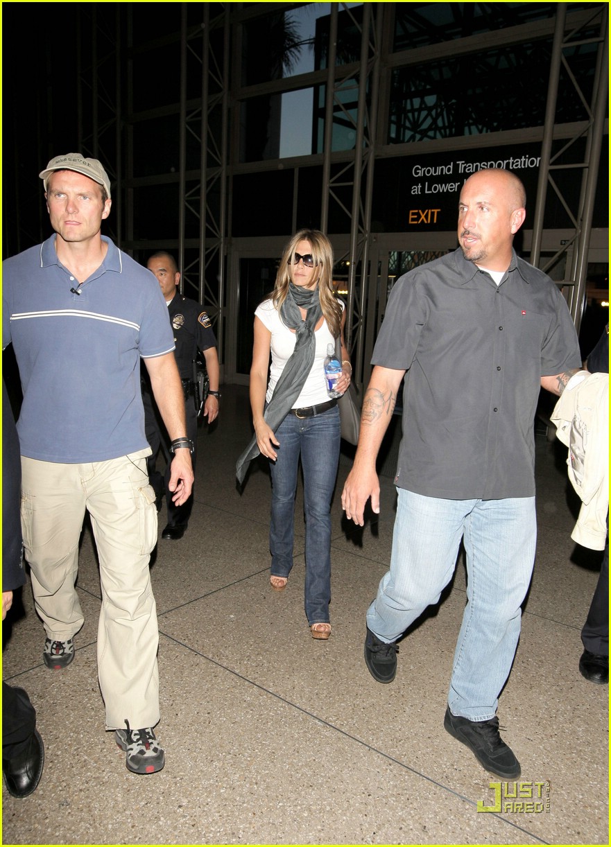 Jennifer Aniston Gets LAXadaisical: Photo 1219141 | Photos | Just Jared ...