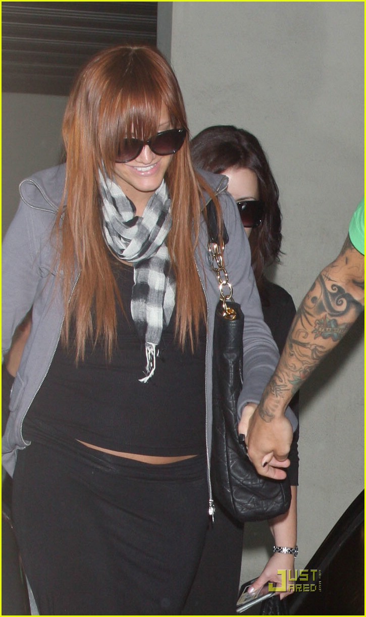 Ashlee Simpson's LAX Baby Bump: Photo 1205441 | Photos | Just Jared ...