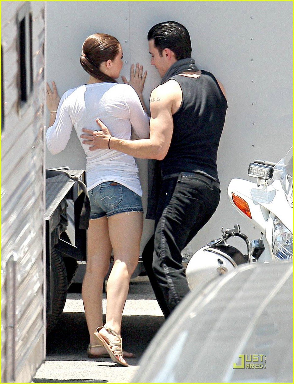 Hayden & Milo Get Hot and Heavy on 'Heroes' Set: Photo 1219831 | Photos ...