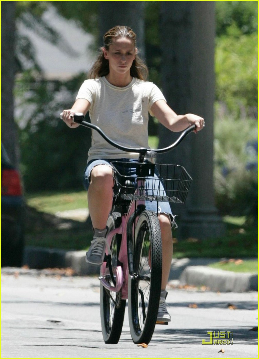 Jennifer Love Hewitt Loves Big Bikes: Photo 1238821 | Photos | Just ...