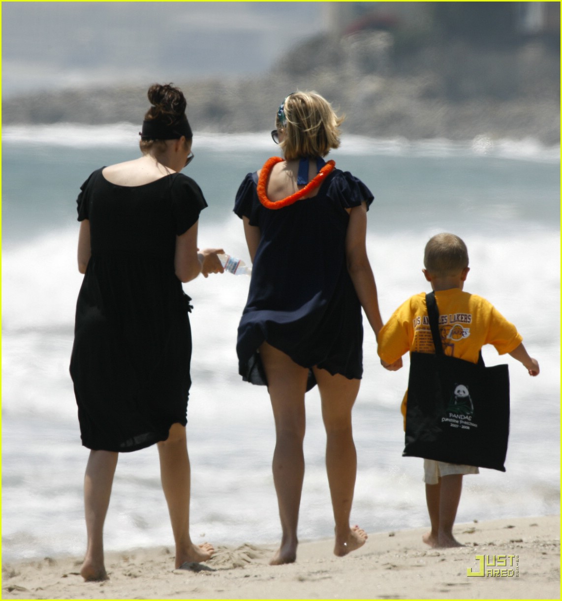 Photo: reese witherspoon deacon phillippe beach 01 | Photo 1202511 ...