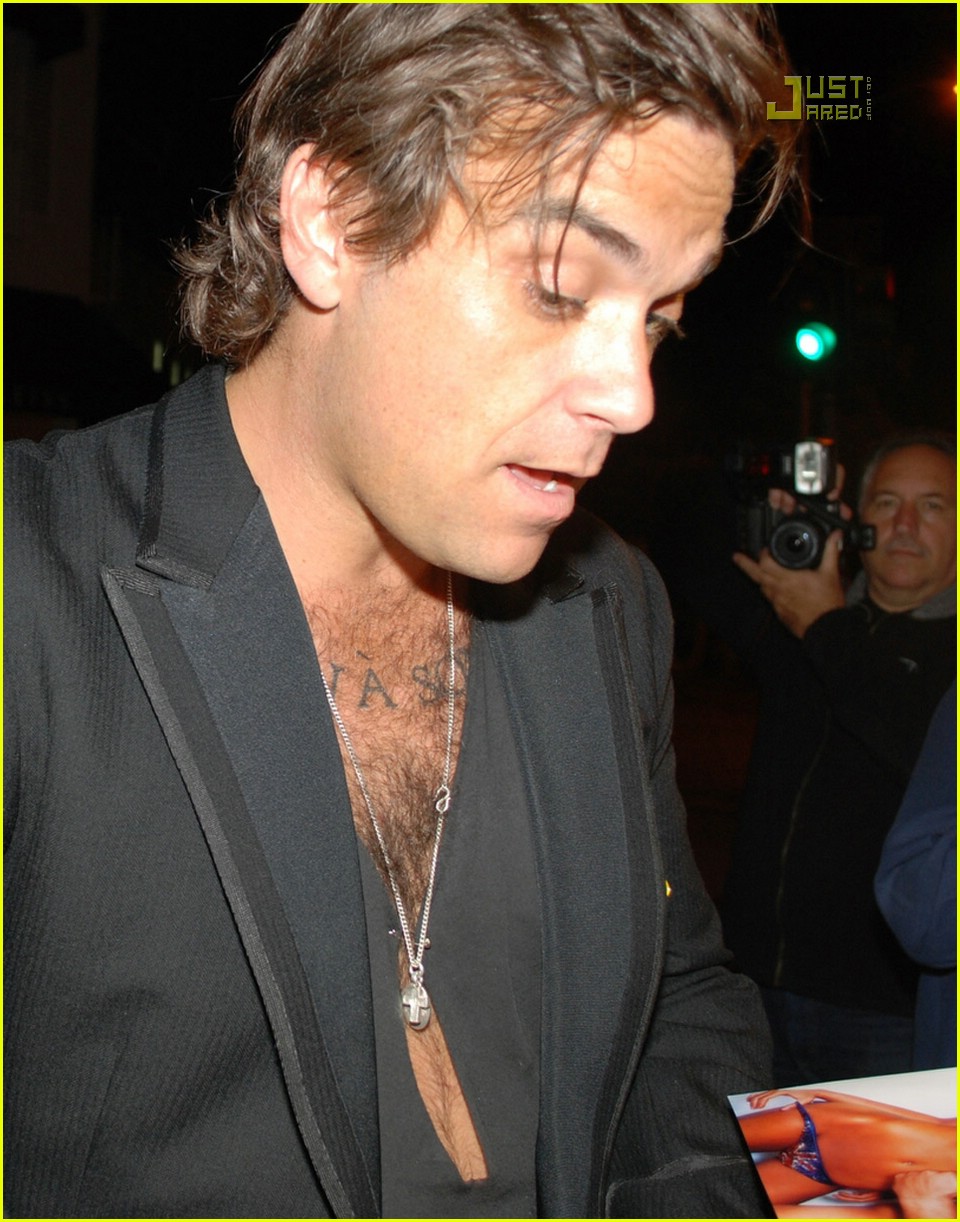 Robbie Williams: Chest Hair Surprise!: Photo 1207491 | Photos | Just ...