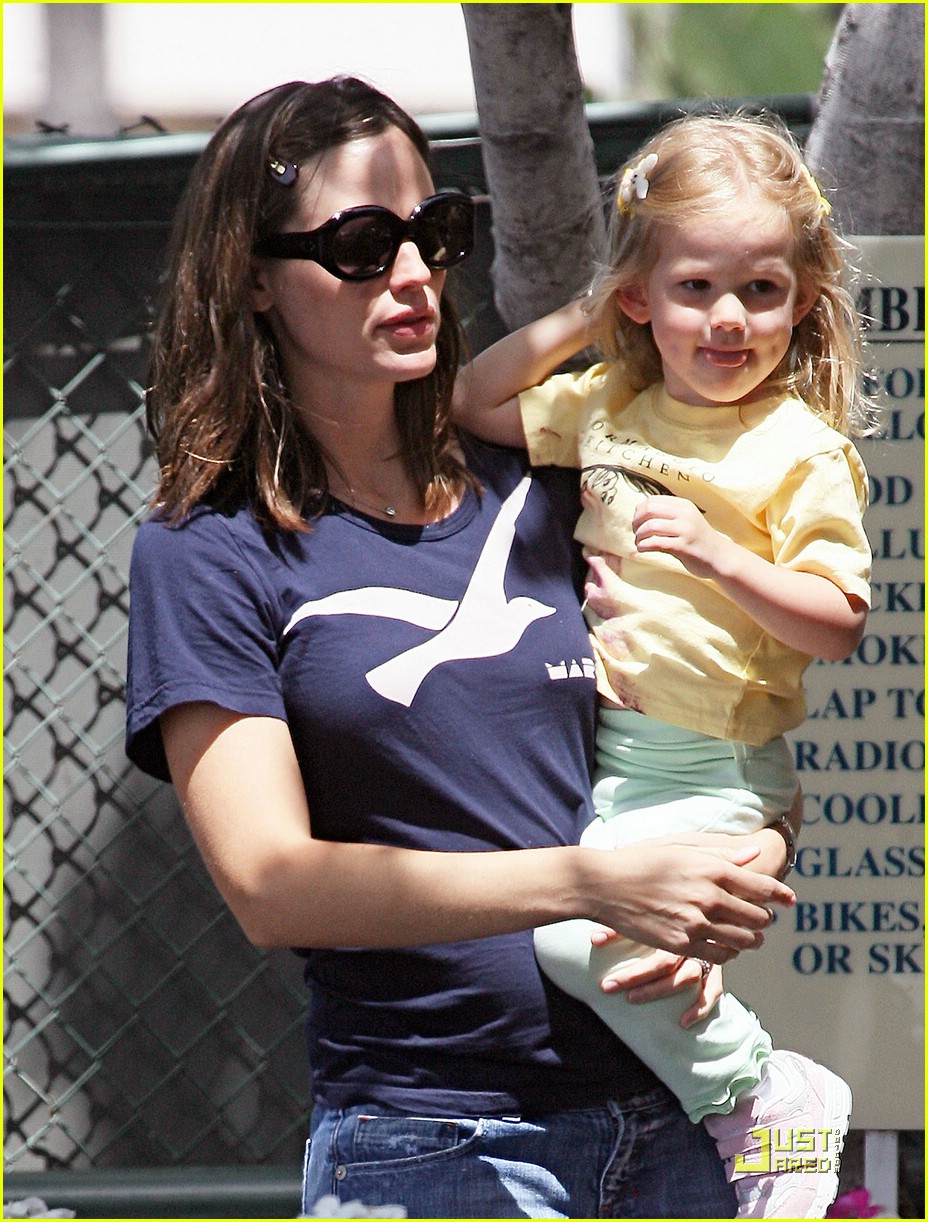 Jennifer Garner: Baby Bump Watch : Photo 1292381 | Photos | Just Jared ...