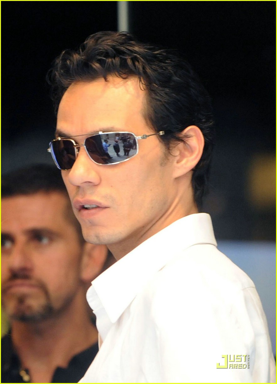 Jennifer Lopez's Shoulder Shopping Spree: Photo 1243201 | Photos | Just ...