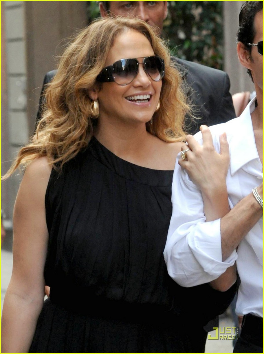 Jennifer Lopez's Shoulder Shopping Spree: Photo 1243251 | Photos | Just ...