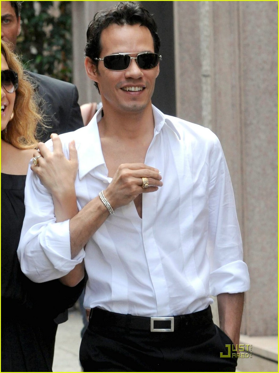 Jennifer Lopez's Shoulder Shopping Spree: Photo 1243271 | Photos | Just ...