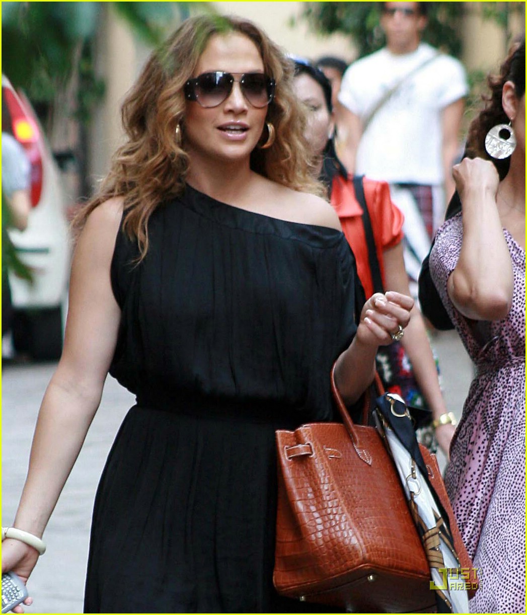 Jennifer Lopez's Shoulder Shopping Spree: Photo 1243301 | Photos | Just ...