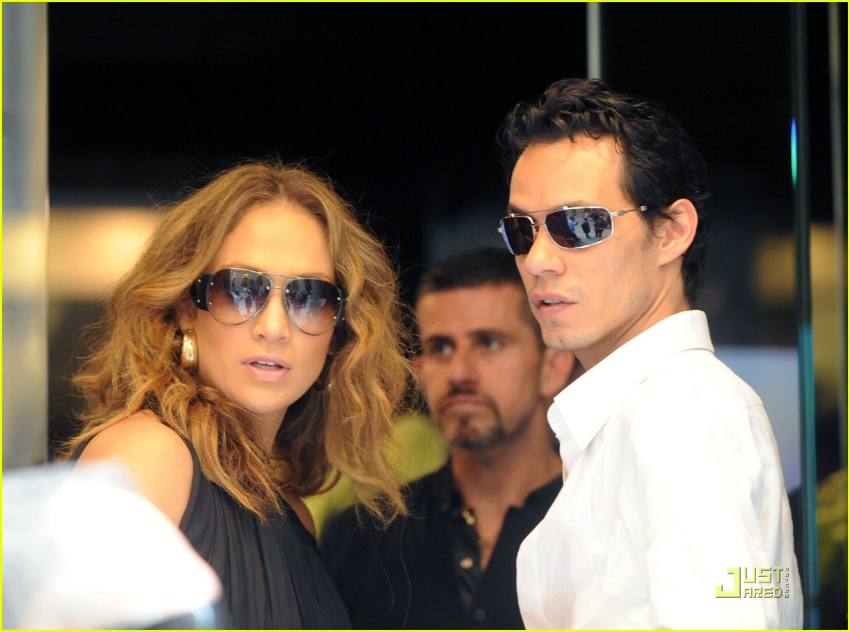 Jennifer Lopez's Shoulder Shopping Spree: Photo 1243331 | Photos | Just ...