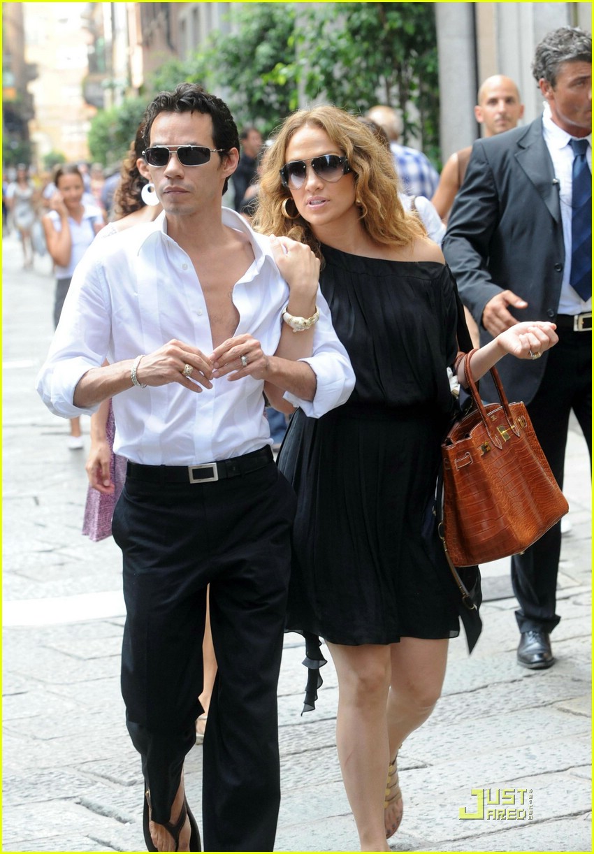 Jennifer Lopez's Shoulder Shopping Spree: Photo 1243341 | Photos | Just ...