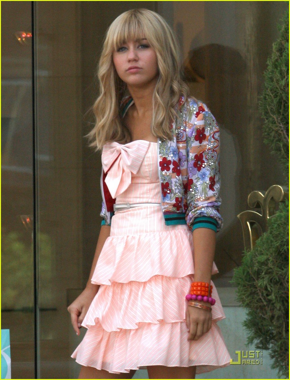 Miley Cyrus is a Platform Princess: Photo 1269171 | Miley Cyrus Photos ...