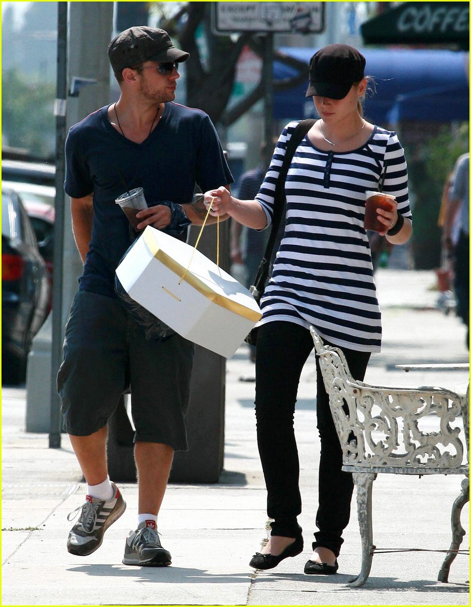 Ryan & Abbie and Coffee Mates: Photo 1264941 | Abbie Cornish, Ryan ...