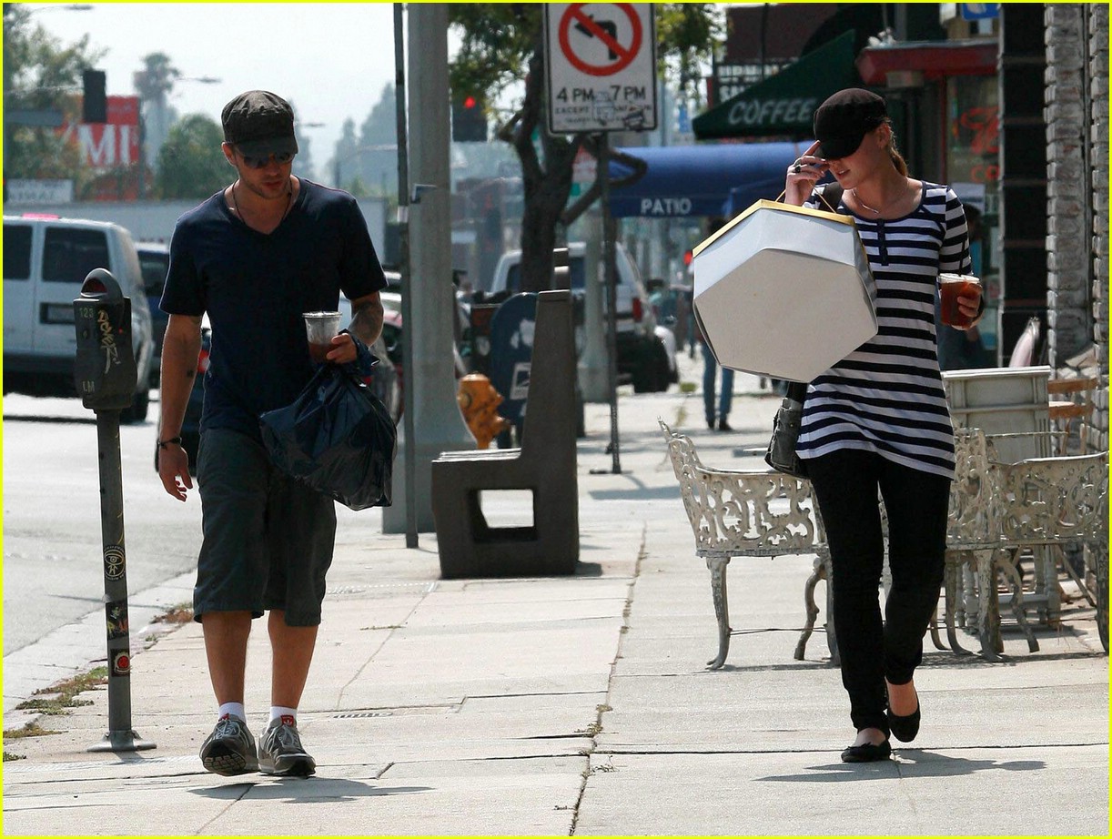 Ryan & Abbie and Coffee Mates: Photo 1264981 | Photos | Just Jared ...