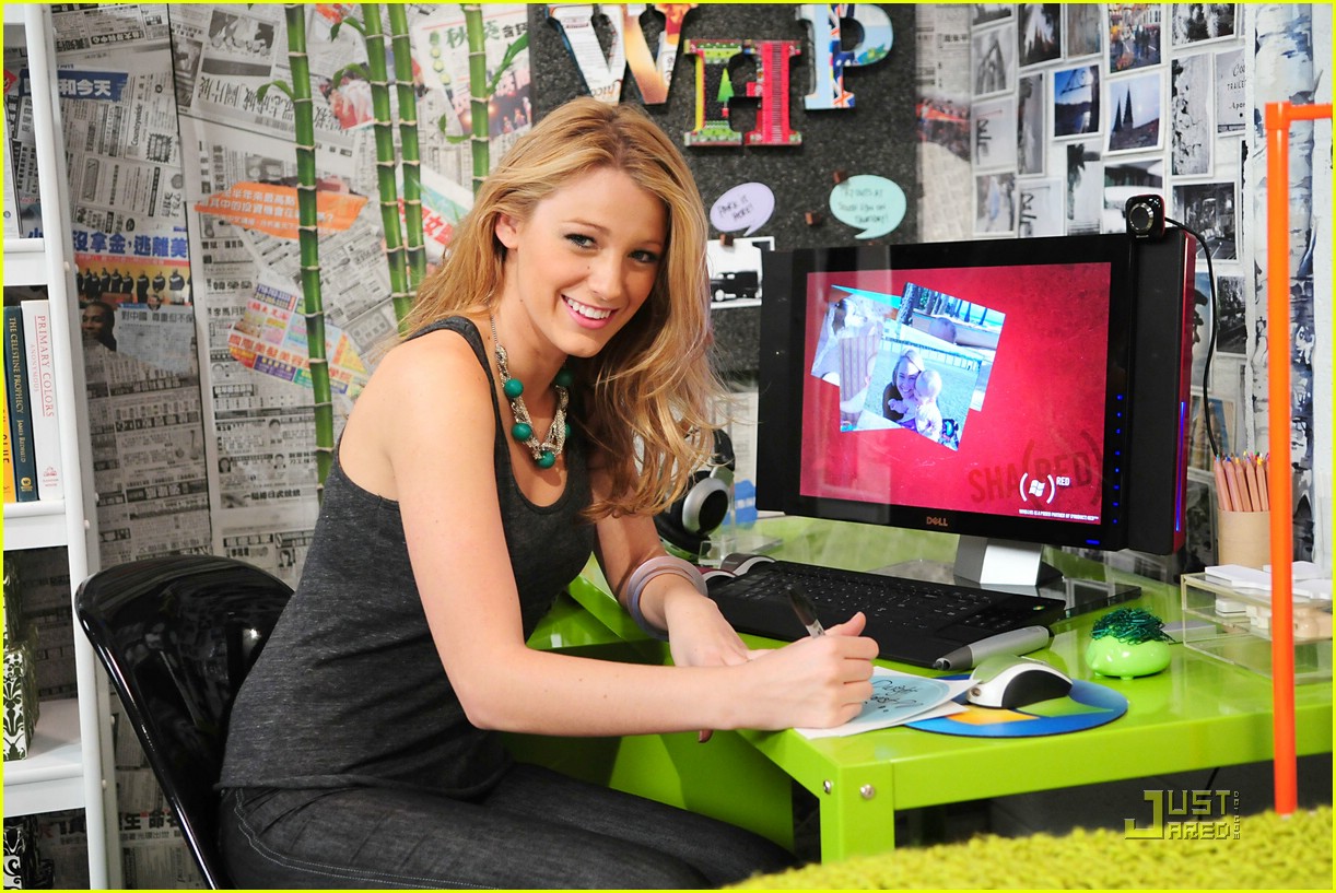 Blake Lively Models Digital Dorm Room: Photo 1342241 | Photos | Just ...