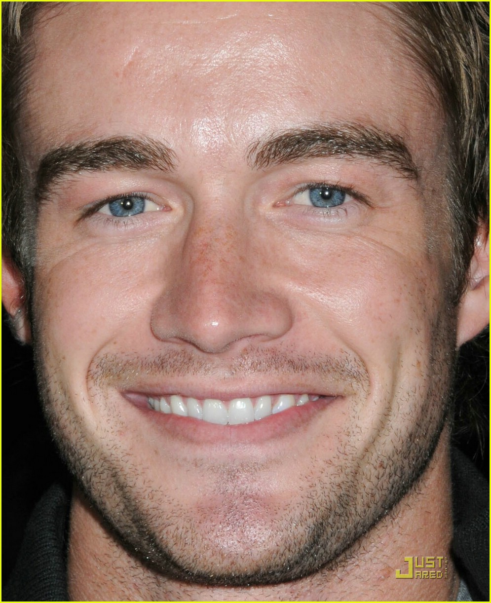 Robert Buckley is a House Bunny Believer: Photo 1353861 | Pictures ...