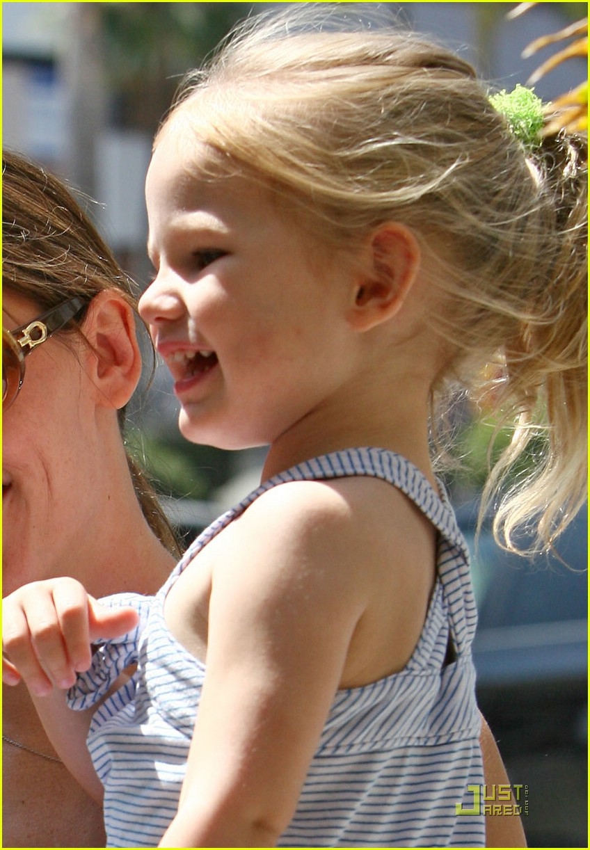 Jennifer Garner's Got Giggles 'N' Hugs: Photo 1336811 | Photos | Just ...