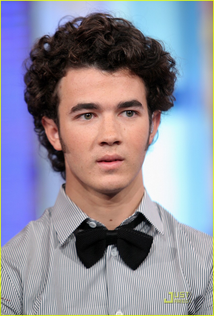 The Jonas Brothers Meet the American Mall: Photo 1333981 | Photos ...