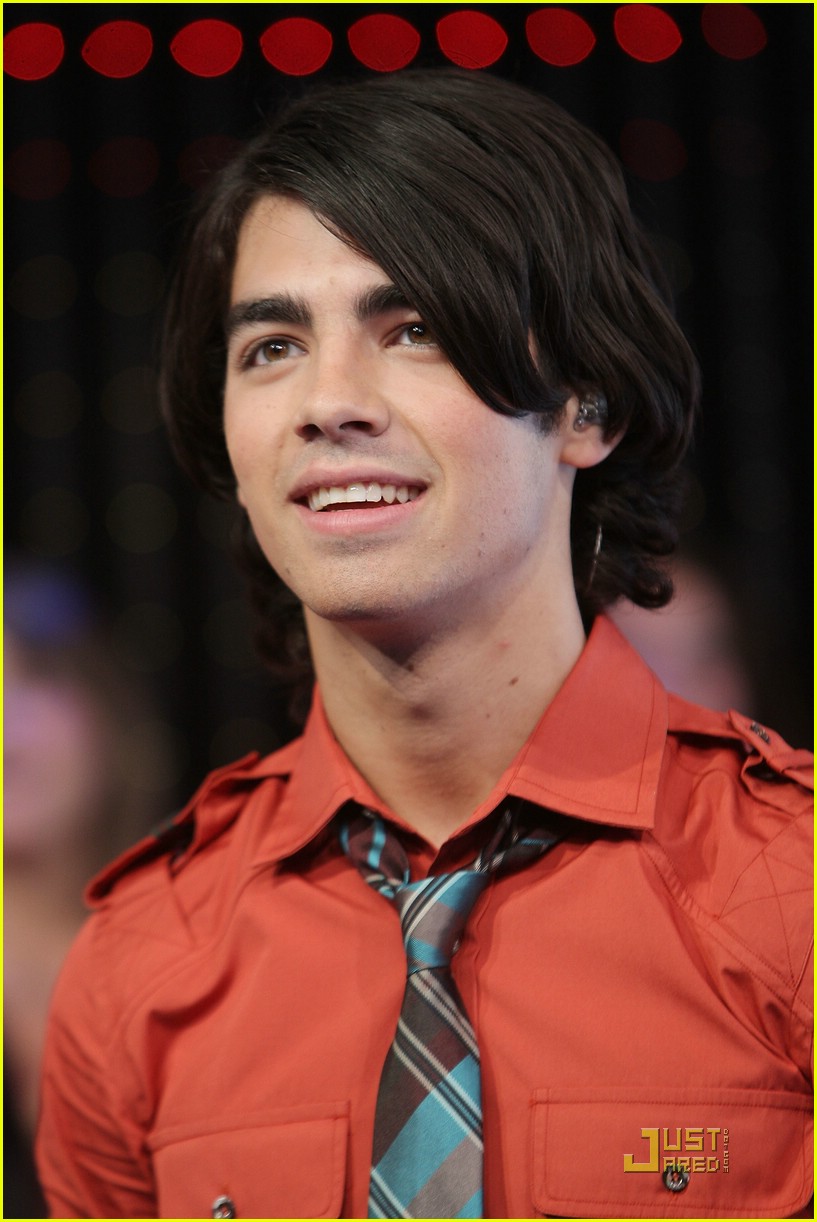 The Jonas Brothers Meet the American Mall: Photo 1334141 | Photos ...