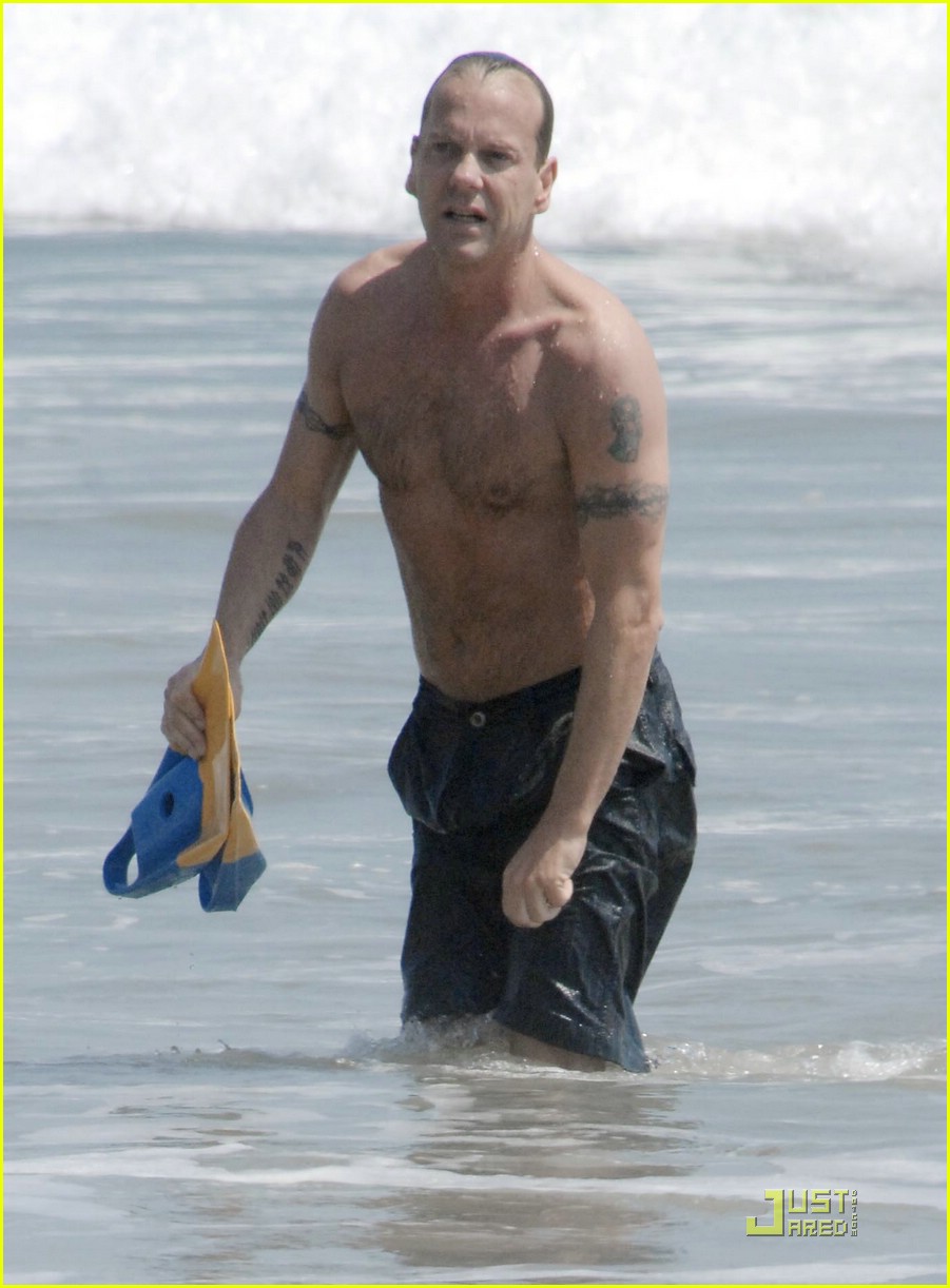 Kiefer Sutherland Is Shirtless Photo 1381761 Photos Just Jared