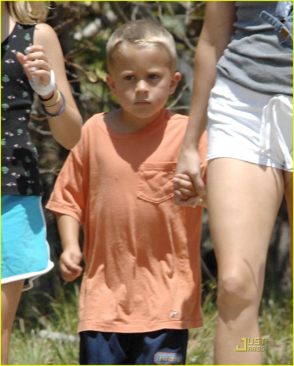 Reese Witherspoon is the Lady of the Canyon: Photo 1346891 | Photos ...