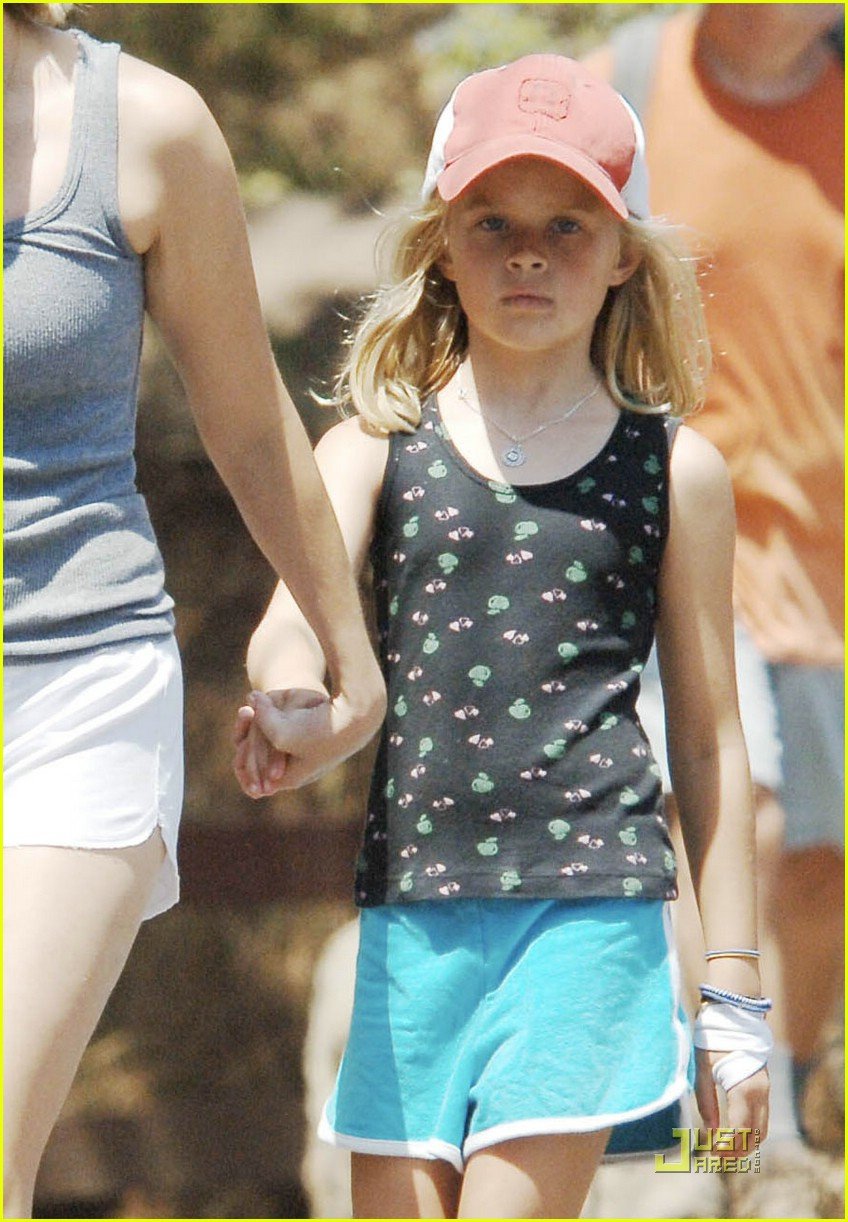 Reese Witherspoon is the Lady of the Canyon: Photo 1346911 | Ava ...