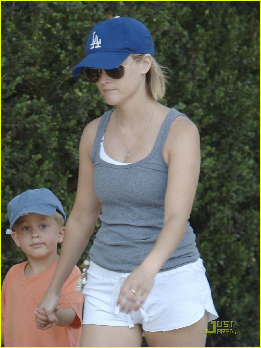Reese Witherspoon is the Lady of the Canyon: Photo 1346931 | Ava ...