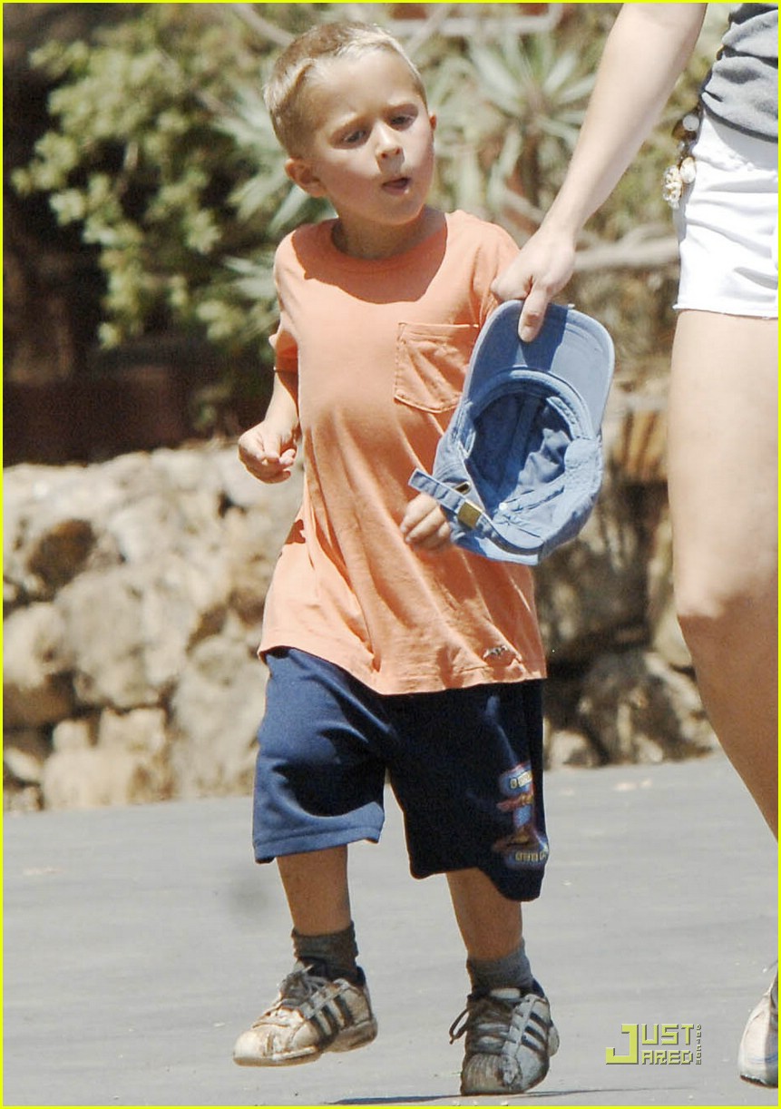 Reese Witherspoon is the Lady of the Canyon: Photo 1346961 | Photos ...