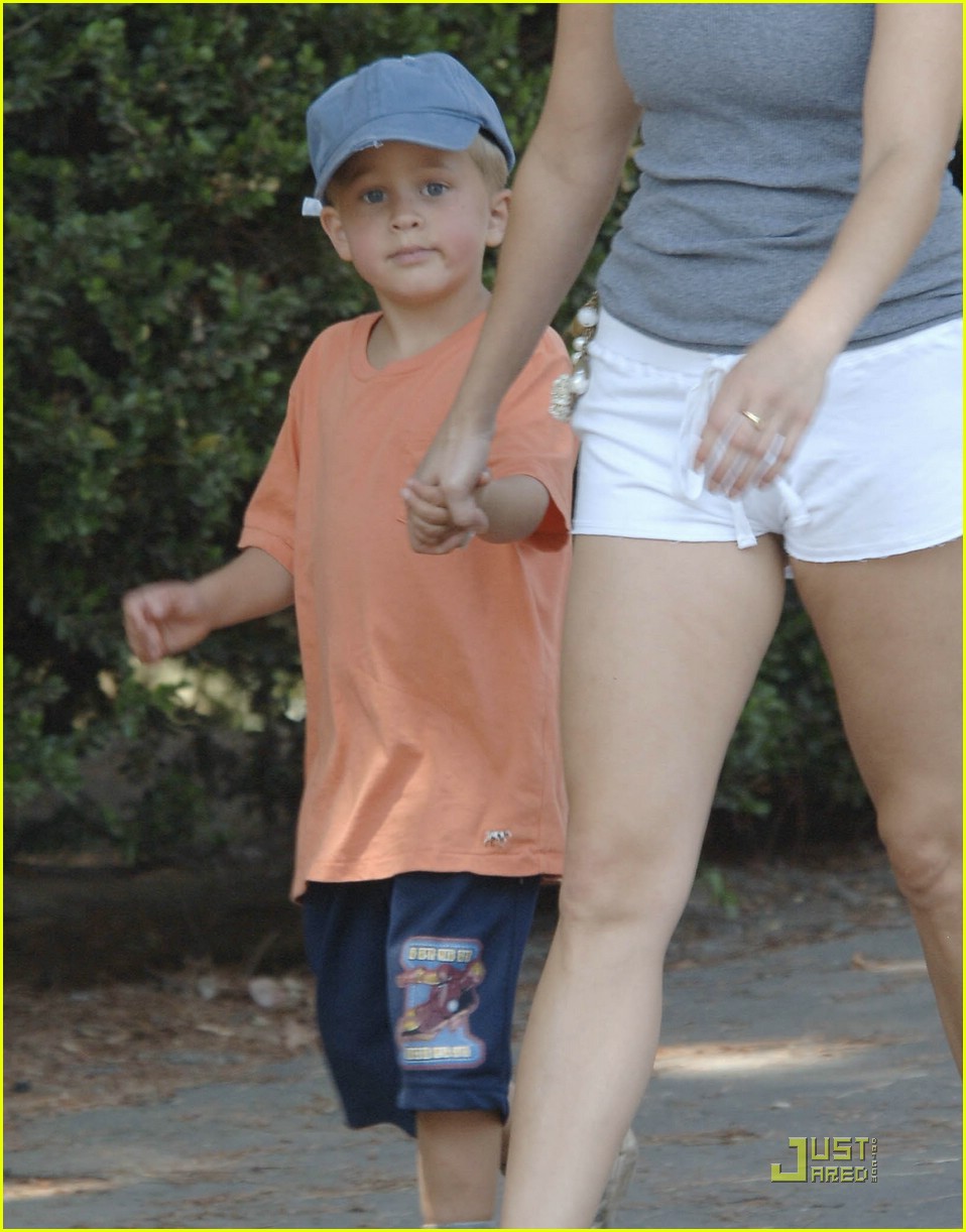 Reese Witherspoon is the Lady of the Canyon: Photo 1347001 | Ava ...