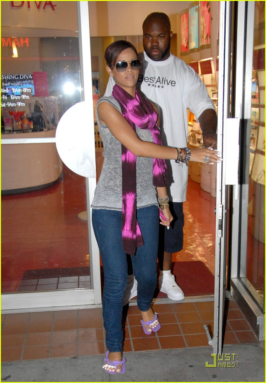 Rihanna is a Pedicure Princess: Photo 1308731 | Photos | Just Jared ...